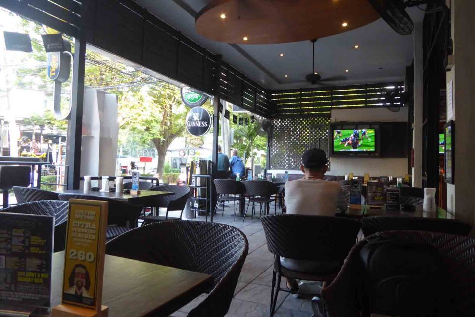 Bangkok Sports Bars | touristbangkok | Where to watch games in Bangkok
